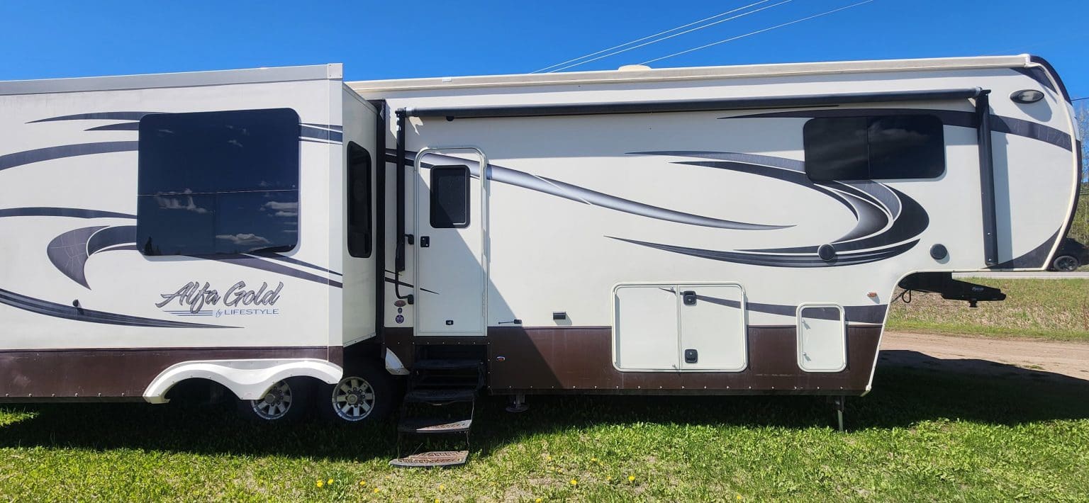 2015 EVERGREEN RV Alfa Gold 3405RK | SMP RV in Prince George & Houston, BC